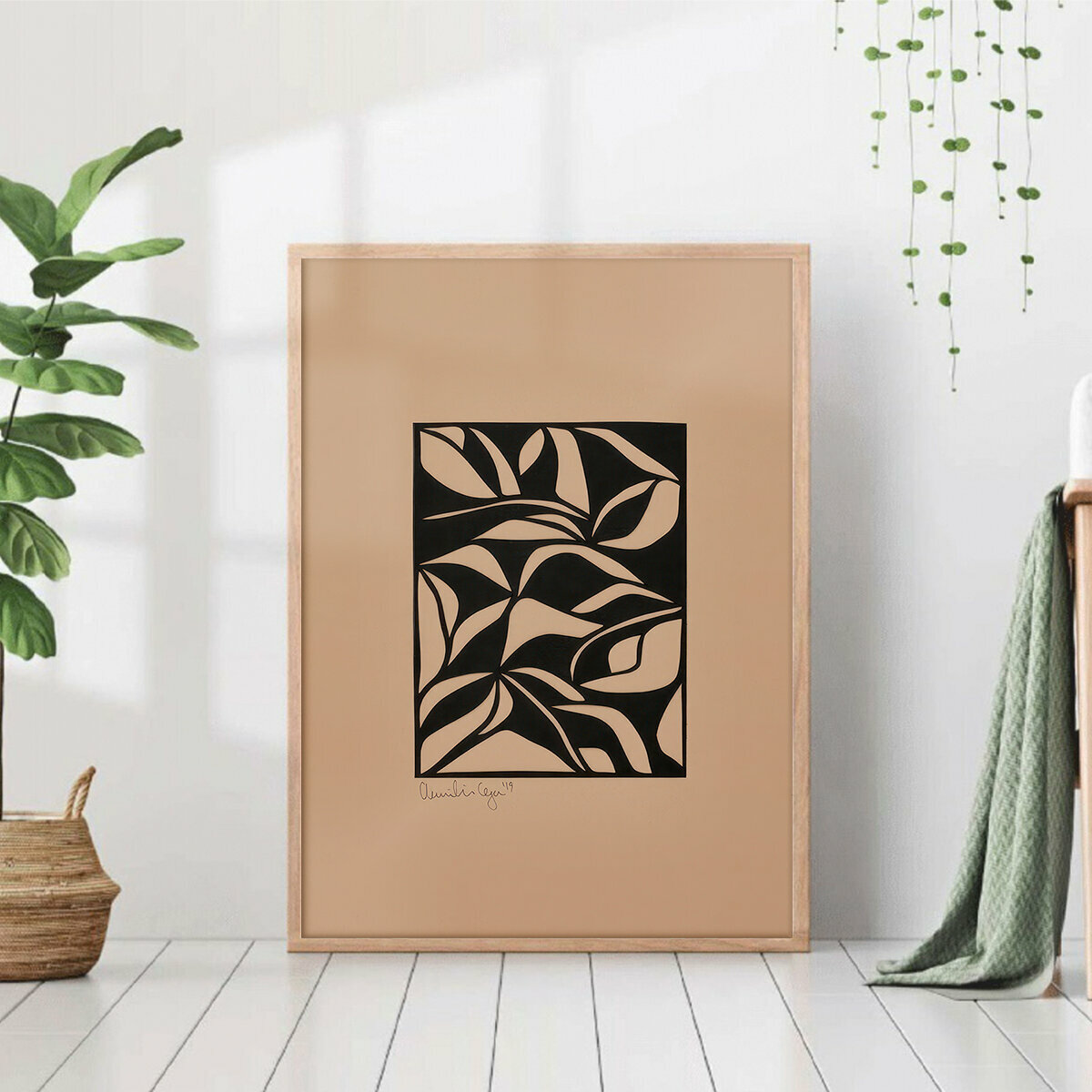Постер "Абстракция черный узор на коричневом фоне" 50x70 без рамки для интерьера на стену