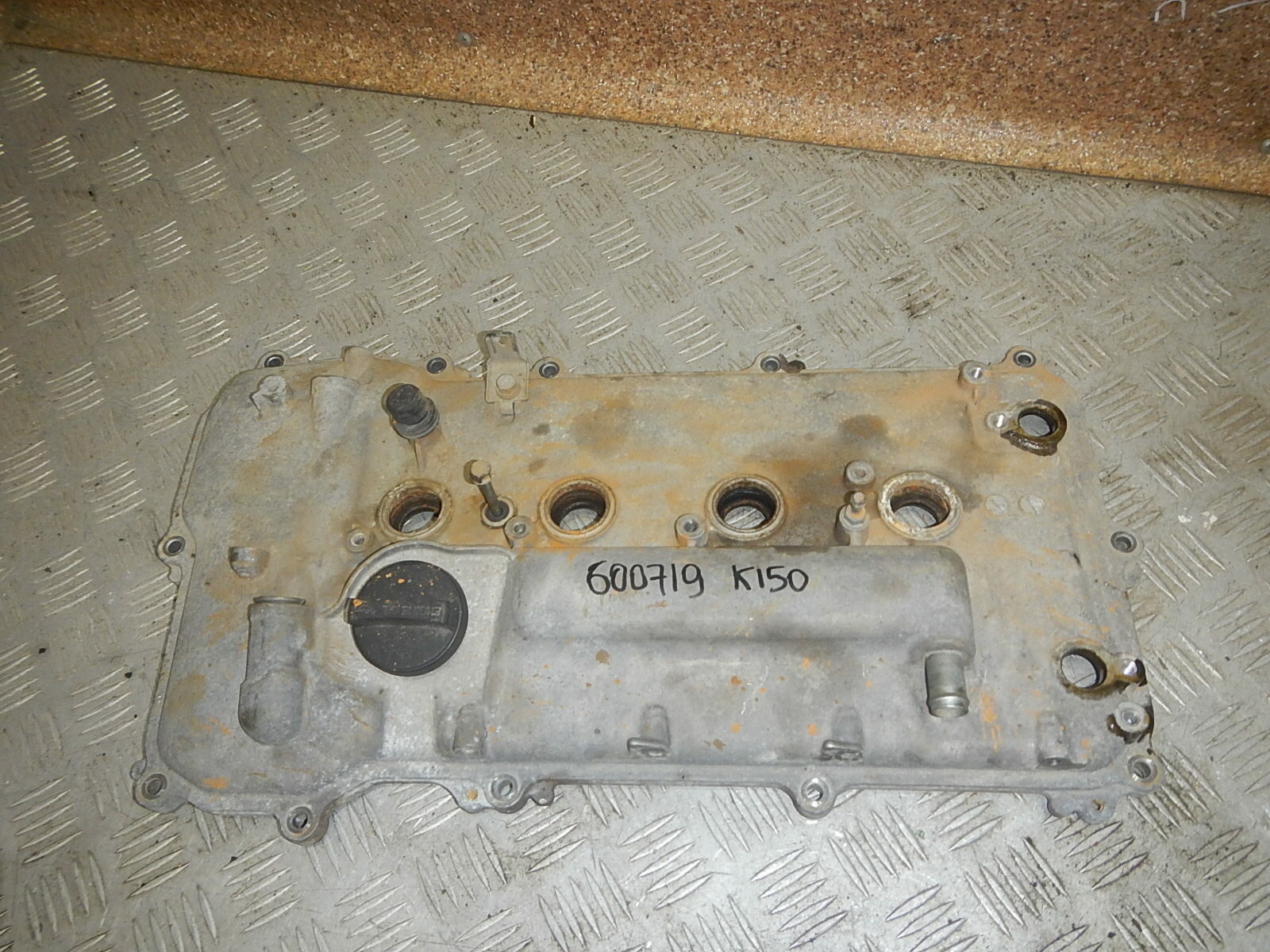 Б/У Крышка головки блока (клапанная), Toyota (Тойота)-COROLLA 150 (06-) TOYOTA COROLLA 150 (06-) 1ZRFE Без видимых повреж...