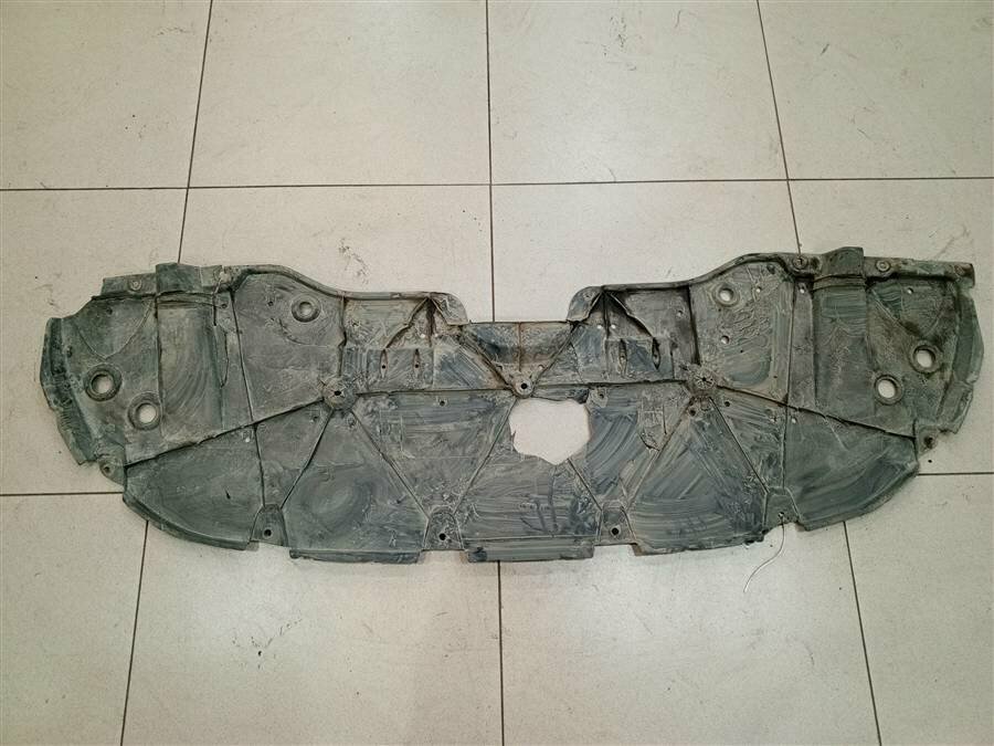 Пыльник двигателя центральный от Toyota Camry XV70 2017>