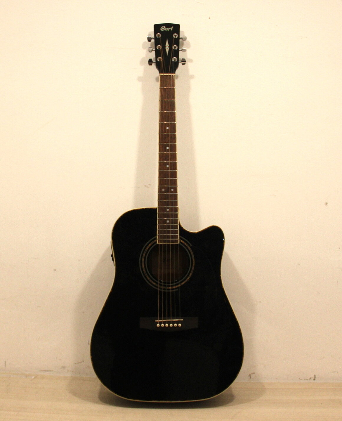 Электроакустическая гитара Cort AD880CE