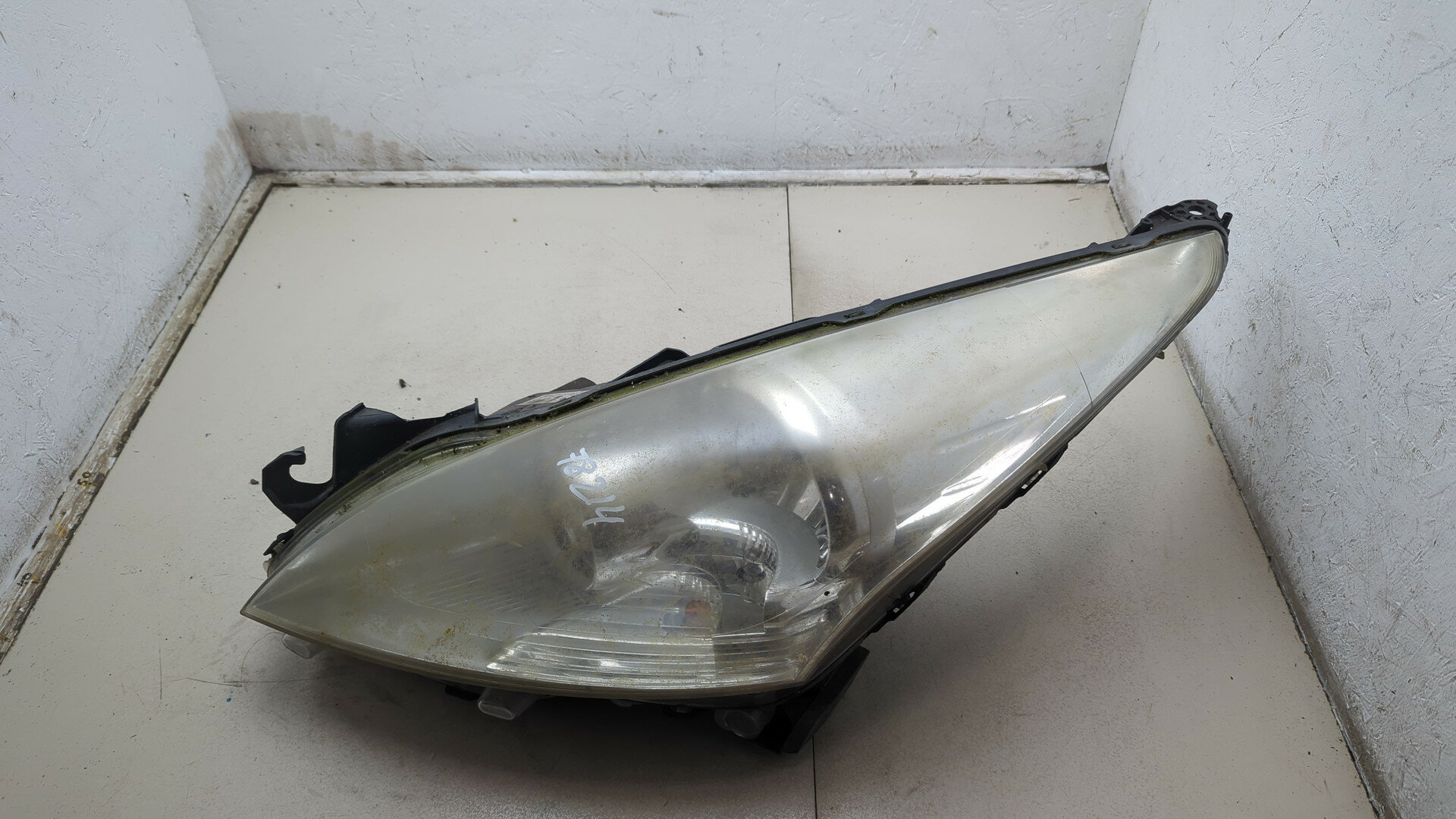 Фара (передняя) левая Peugeot 5008 Б/У