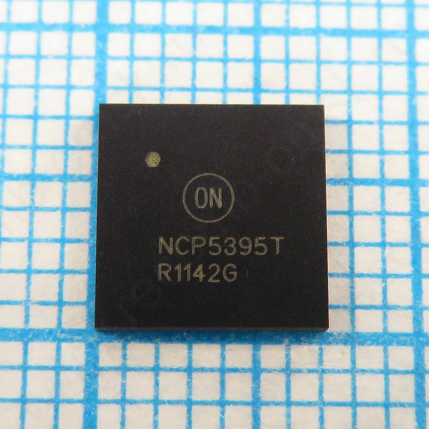 NCP5395T - Контроллер питания 2/3/4-фазный