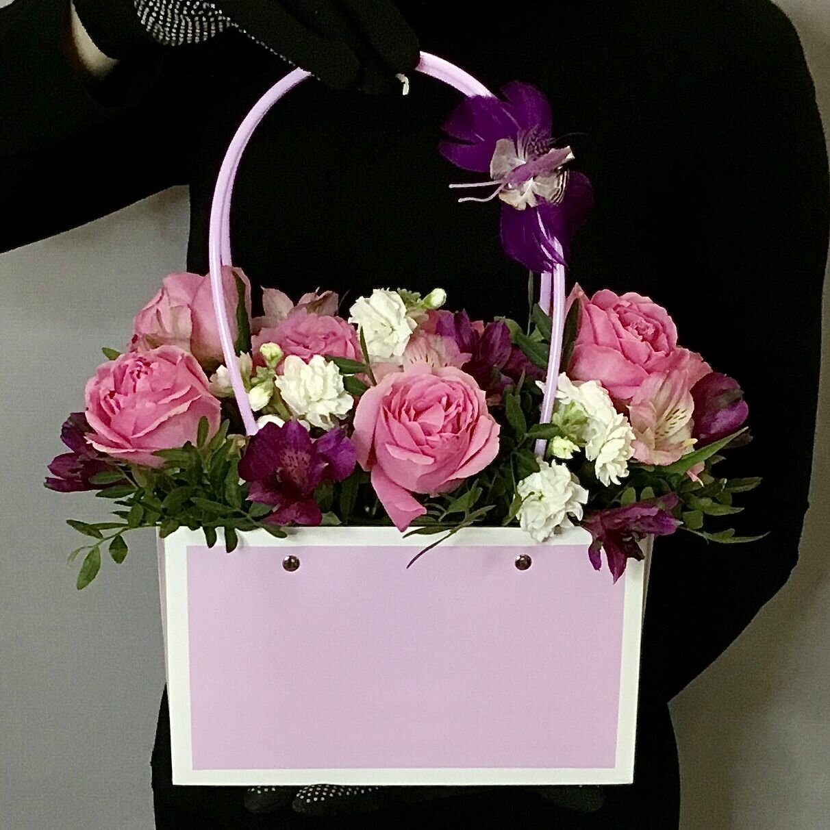 Сумочка розовая с цветами и бабочкой