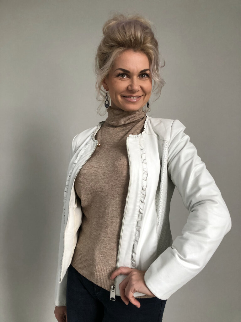 Куртка женская натуральная кожа цв.Белый дл.50 см р.40-42 /11429/