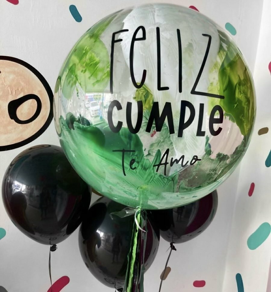 Прозрачный большой шар с зеленой краской и 3 черных шарика