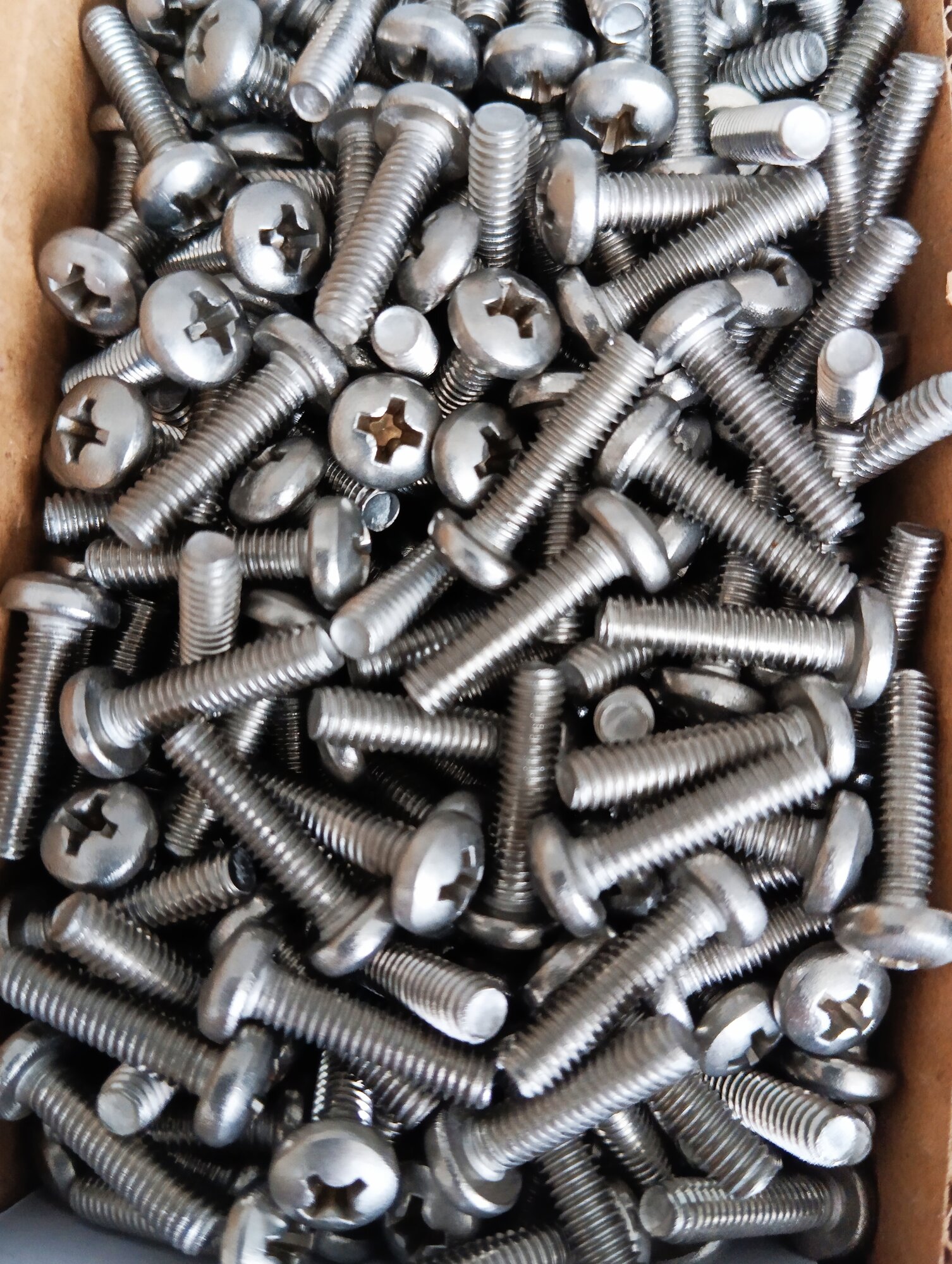 Винт нержавеющий DIN 7985 А2 4 х 16 / с полуцилиндрической головкой/ крестообразный шлиц/ 100 штук