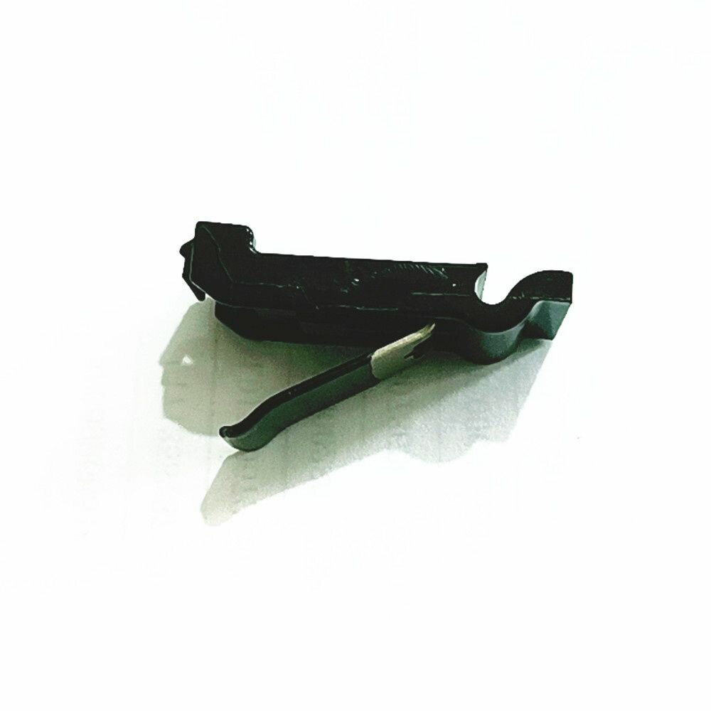 Фиксатор пружины крышки люка бензобака для Toyota Rav4 19-21