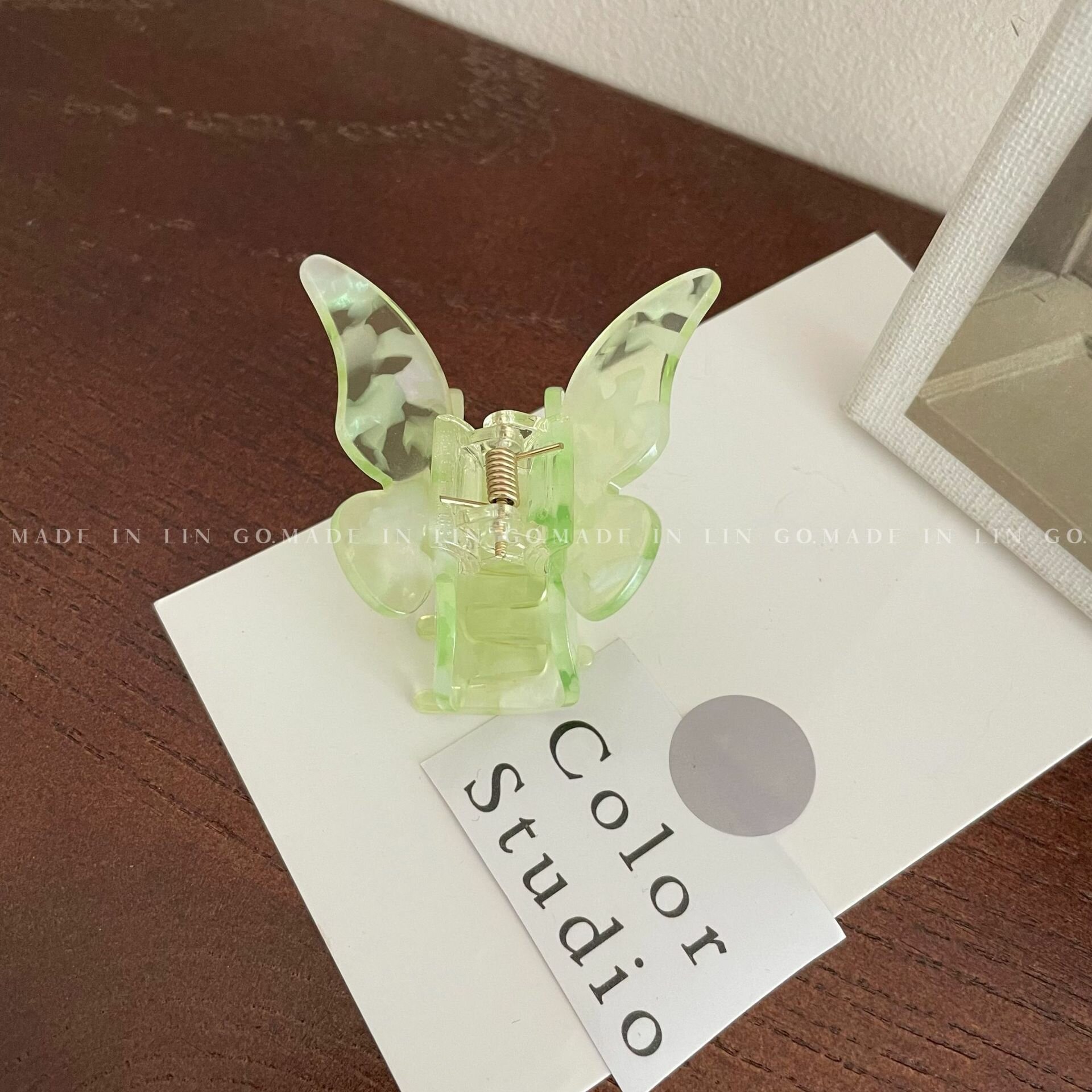 Заколка-бабочка "Осенняя", ацетат, прозрачная, фруктово-зеленая