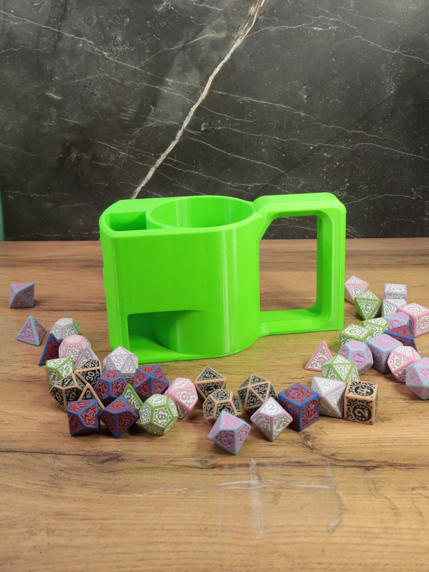 Башня Кружка Игрока салатовая для кубиков настольных игр / DnD, Dice Tower, D&D, Dungeon and Dragons, миниатюра