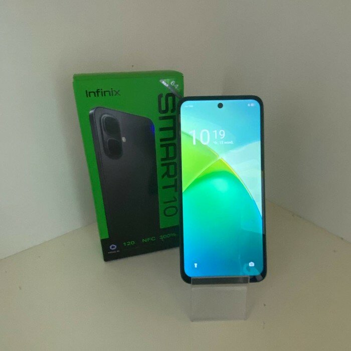 Смартфон Infinix Smart 10 3/64 Черный