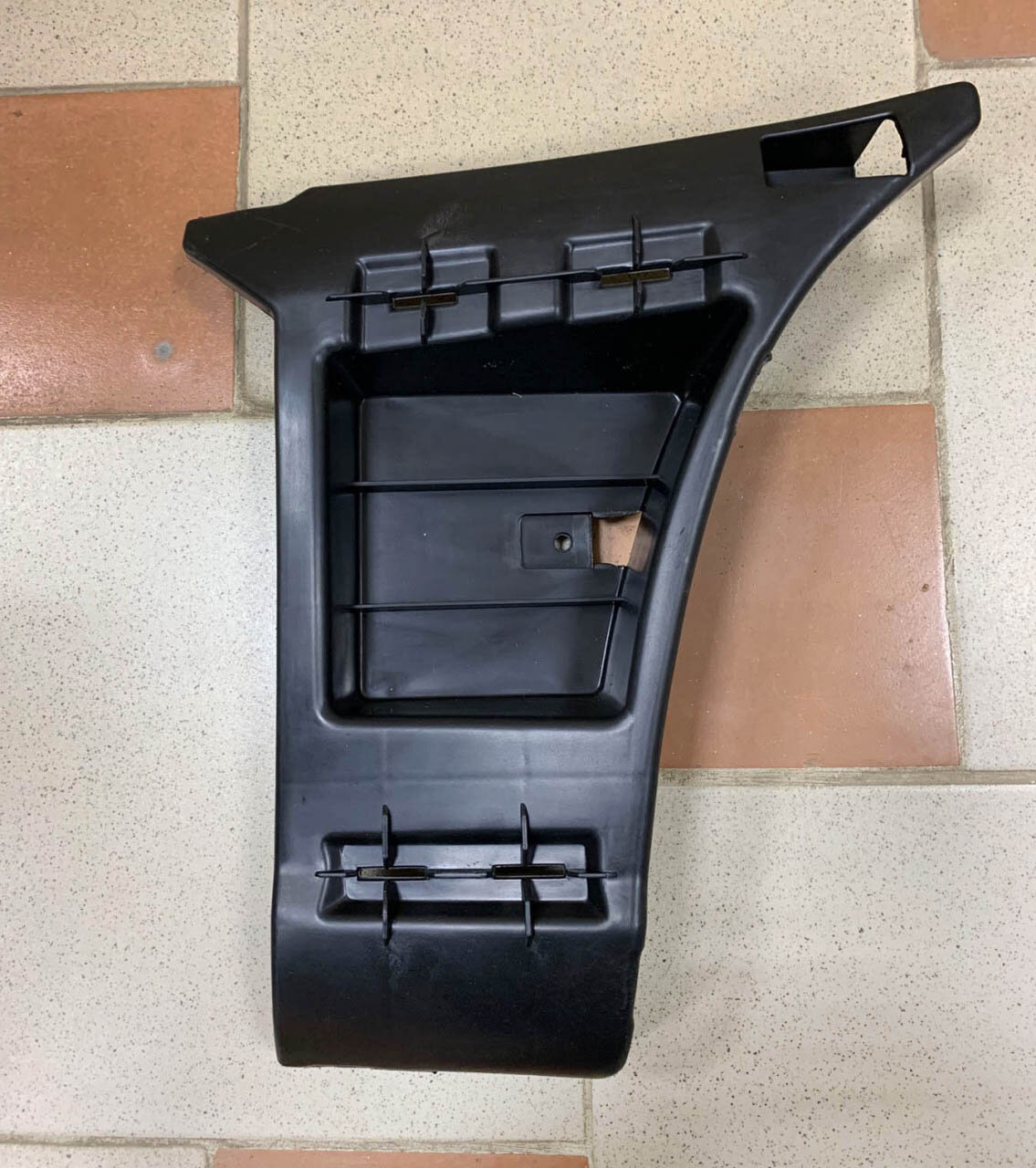 Кронштейн переднего бампера левый Nexia N150 (Sat)