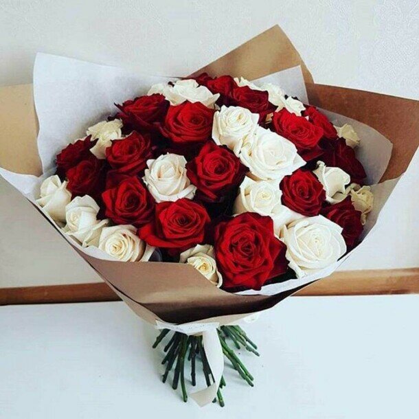 Букет Well Flowers, 31 роза, круглый, высота 50 см, свежий букет цветов