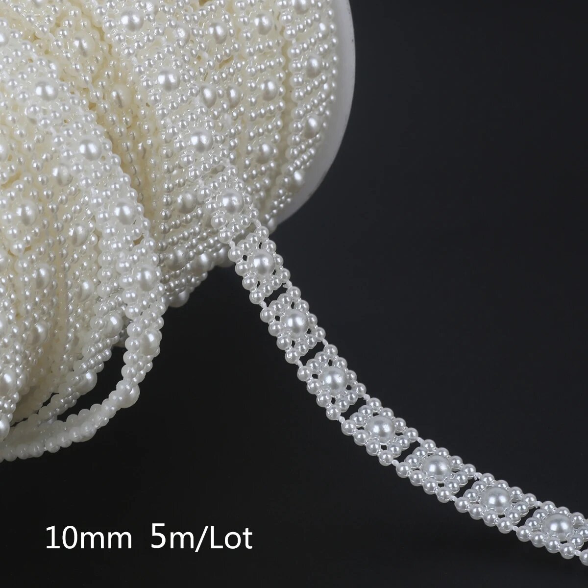 Искусственная леска с жемчужными бусинами для рукоделия Celadon Белый, beige Square