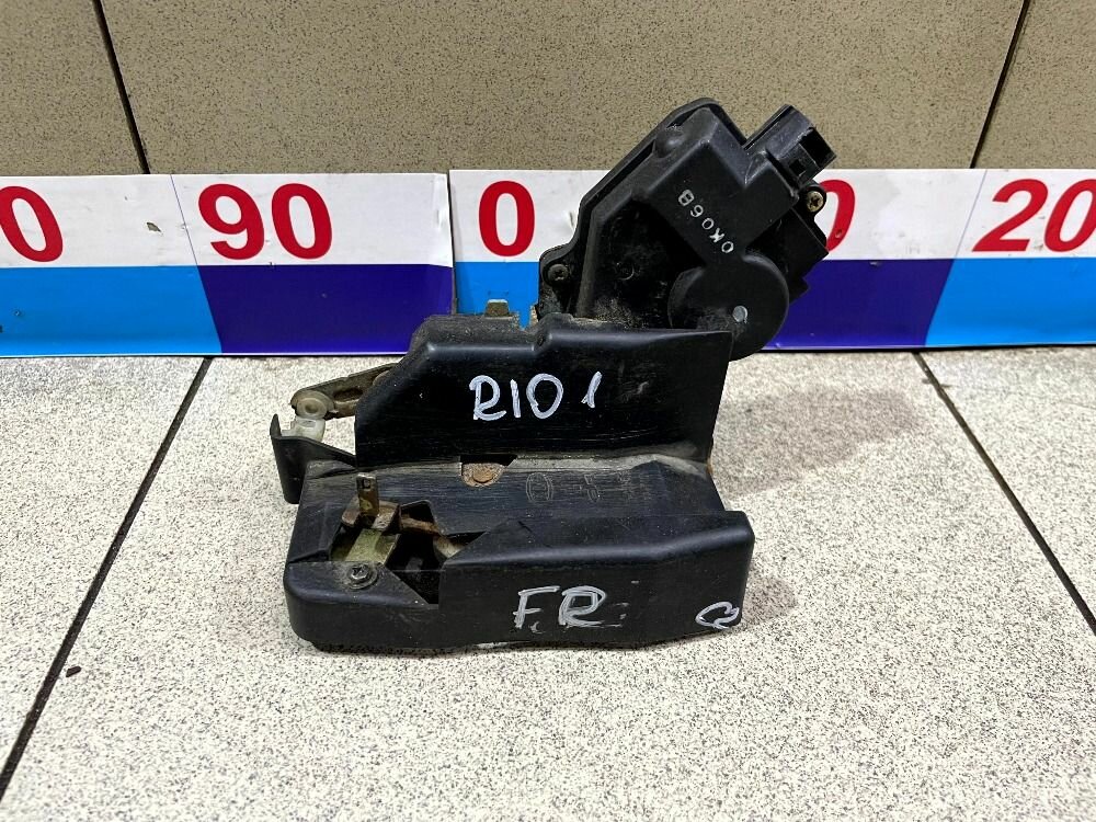 Замок двери передней правой Kia Rio I 0K30A58310B