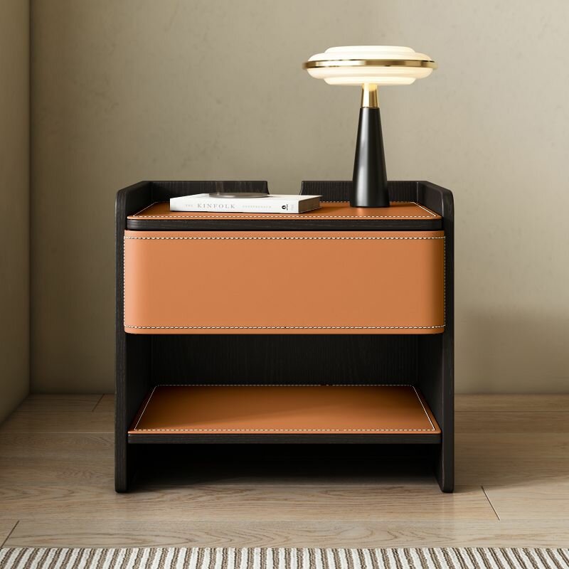 Прикроватный столик из седельной кожи