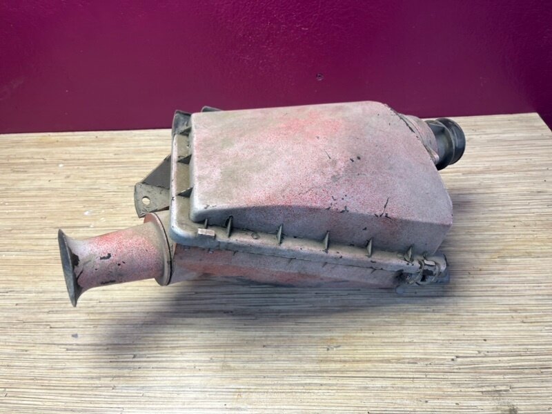 Корпус воздушного фильтра Lincoln Town Car седан FORD WINDSOR 302 1990 (б/у) 7894561