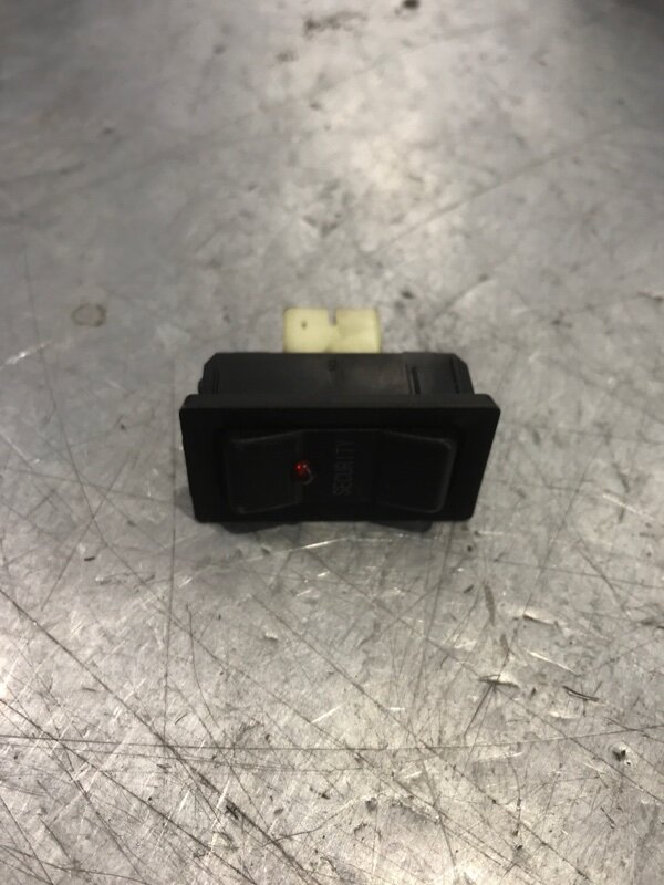 Кнопка многофункциональная Chery Tiggo T11 4G64 2005 (б/у) T113718050