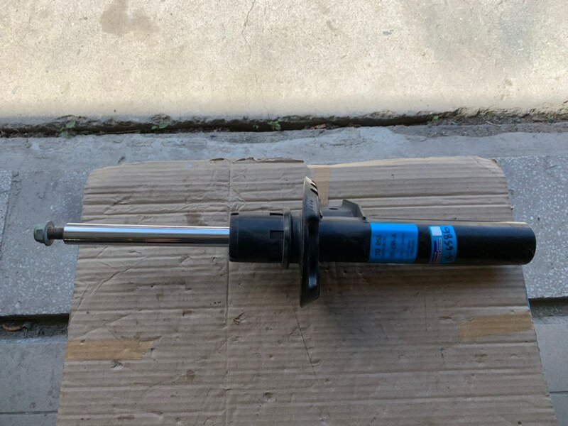 Амортизатор передний Volkswagen Jetta VI 2010-2018