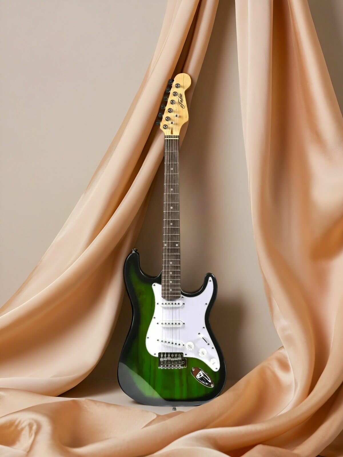 Электрогитара Stratocaster Зелёная Fabio ST100, GRS S-S-S, 1V+2T (Электрогитара для начинающих)