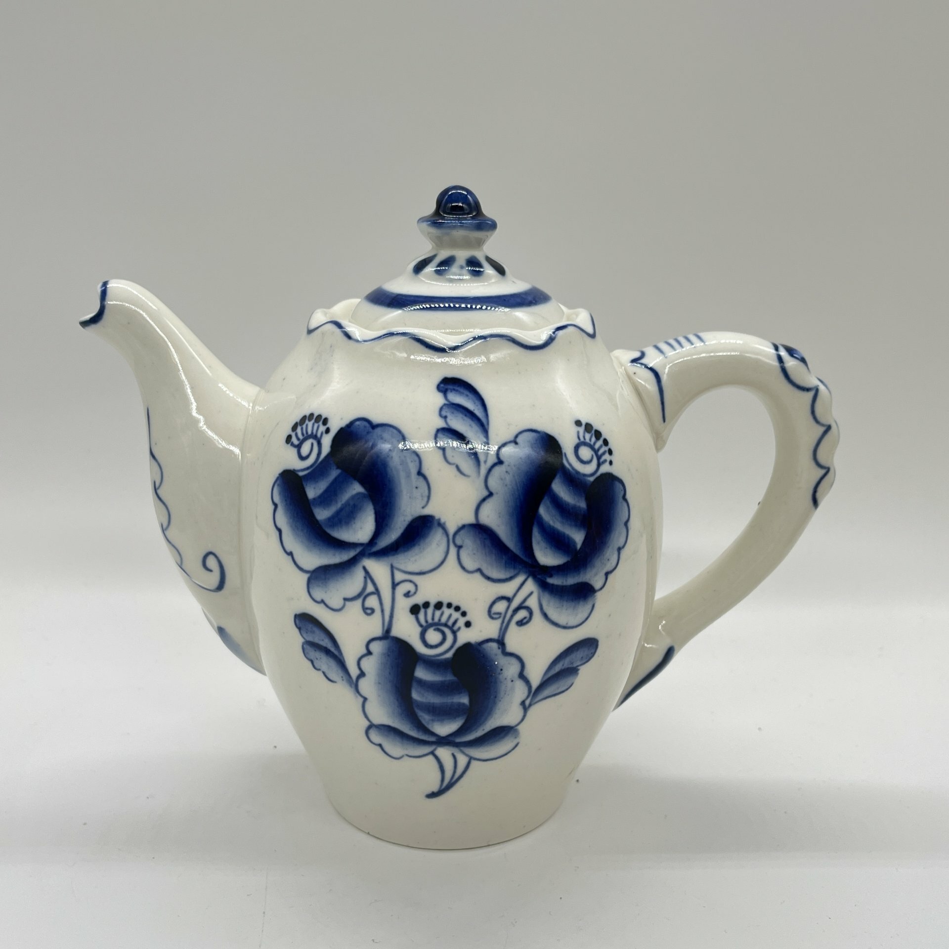 Чайник заварочный с расписным цветочным декором, фарфор, роспись