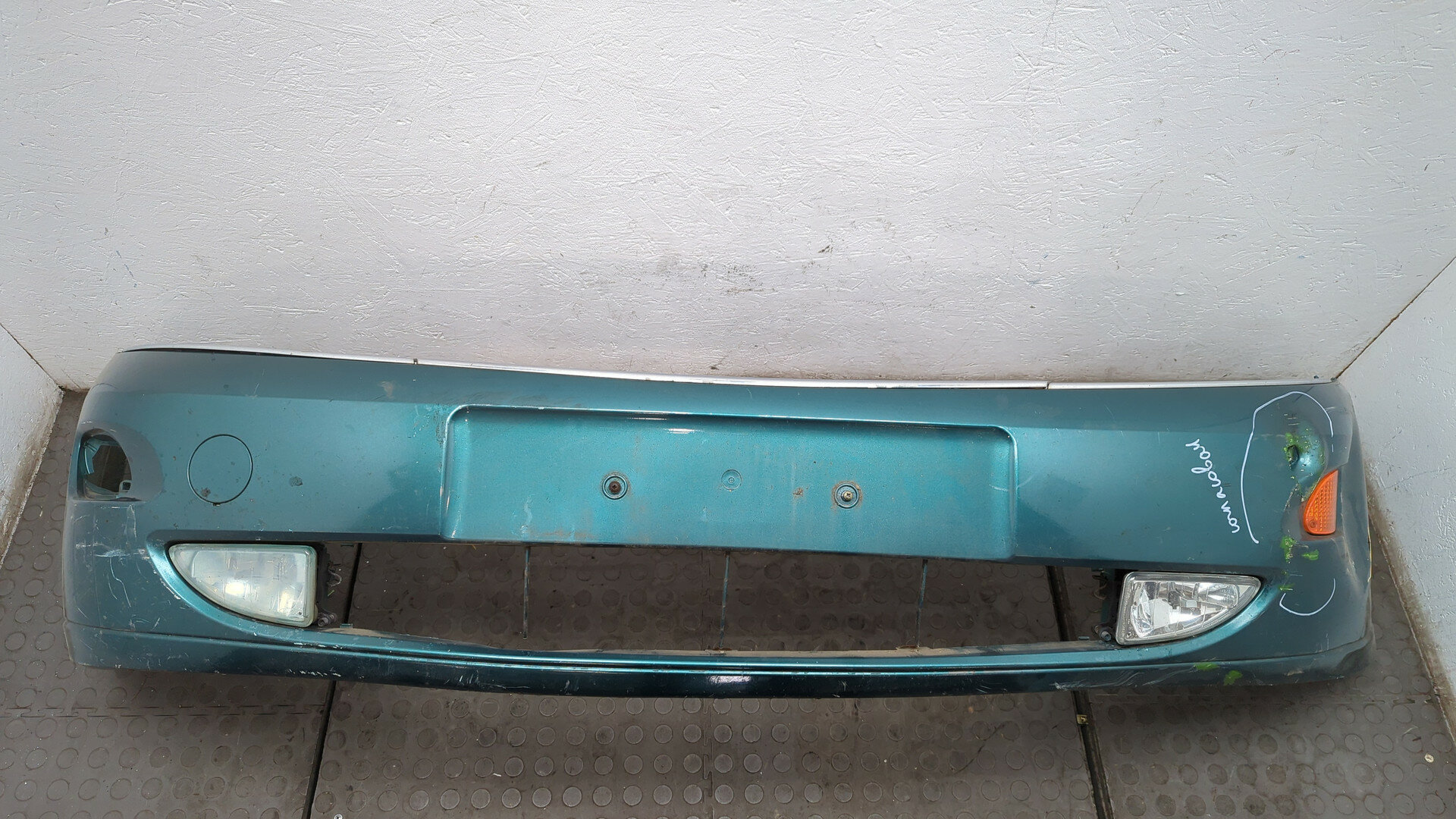 Бампер передний Ford Focus 1 Б/У