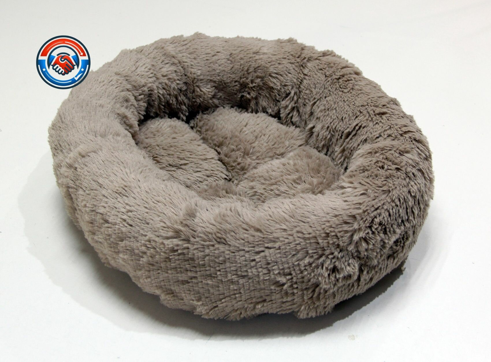 Лежак для кошки и собаки мелких пород, меховой круглый пуф с пухлыми бортиками 55x45 см, уютная лежанка-гнездо от Хвостел, тёплая подстилка в цвете мокко