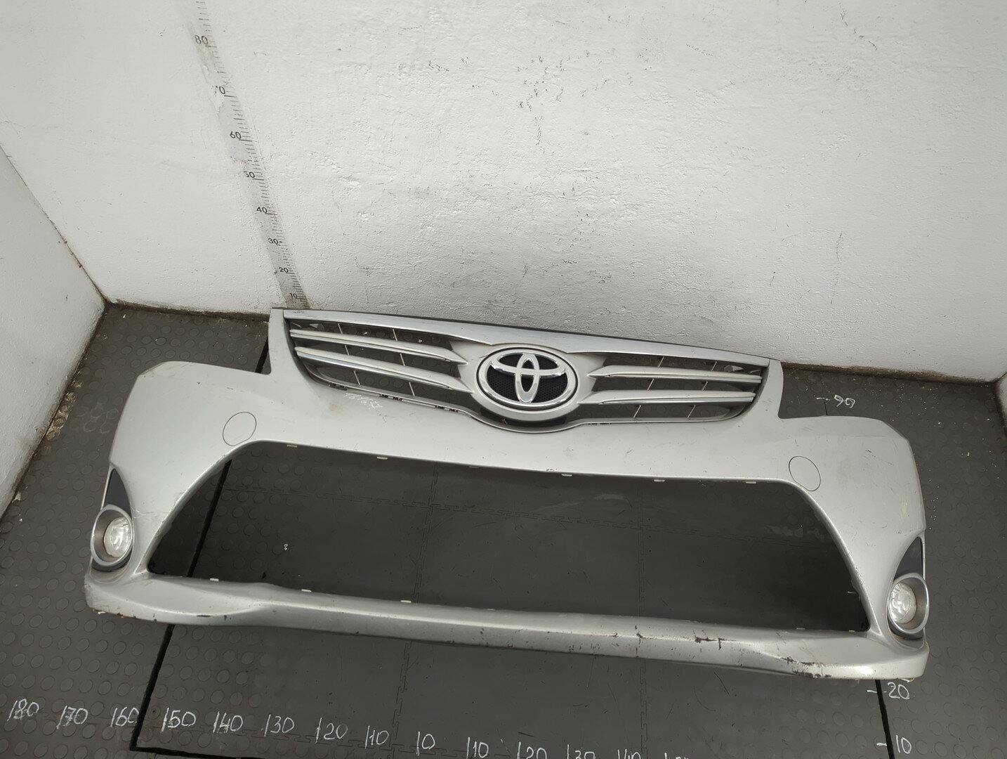 Бампер передний Toyota Avensis 3 Б/У