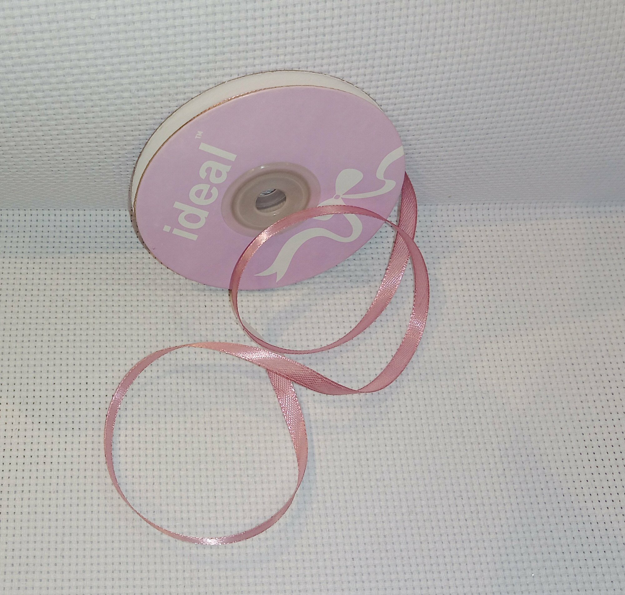Лента атласная розовая (6мм, 27,4м)