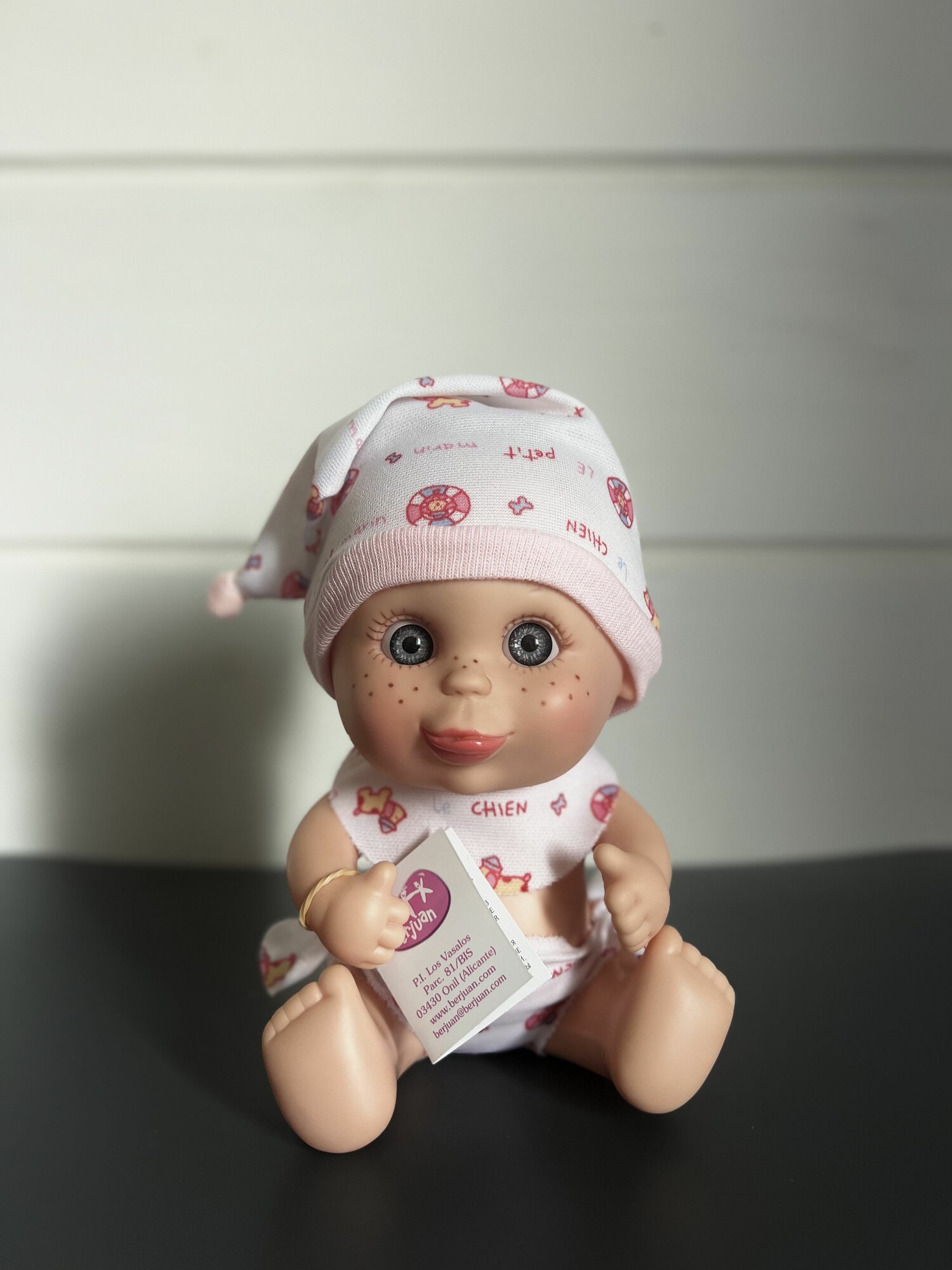 Berjuan Пупс с веснушками Pecosetes 20см, 1 шт.