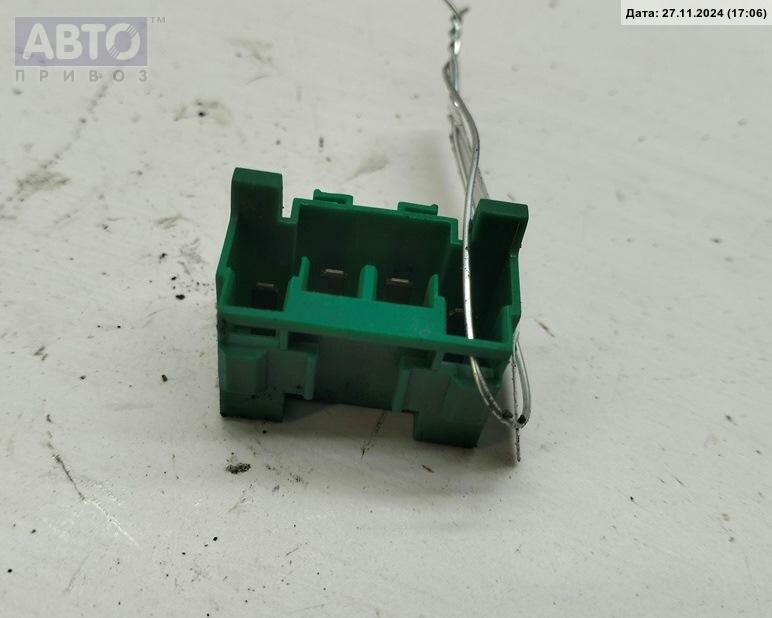 Корпус блока предохранителей Volkswagen Passat B4