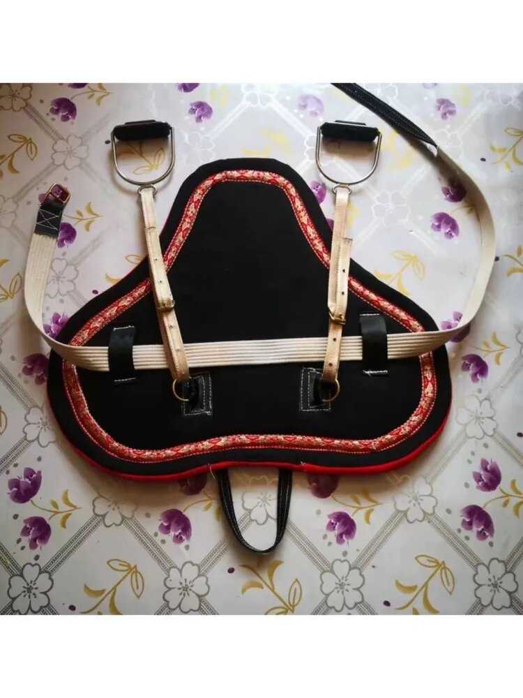 Седло для лошади, Конный спорт, сбруя, Черный костюм Эта модель подходит для лошадей ростом более 1,3 метра