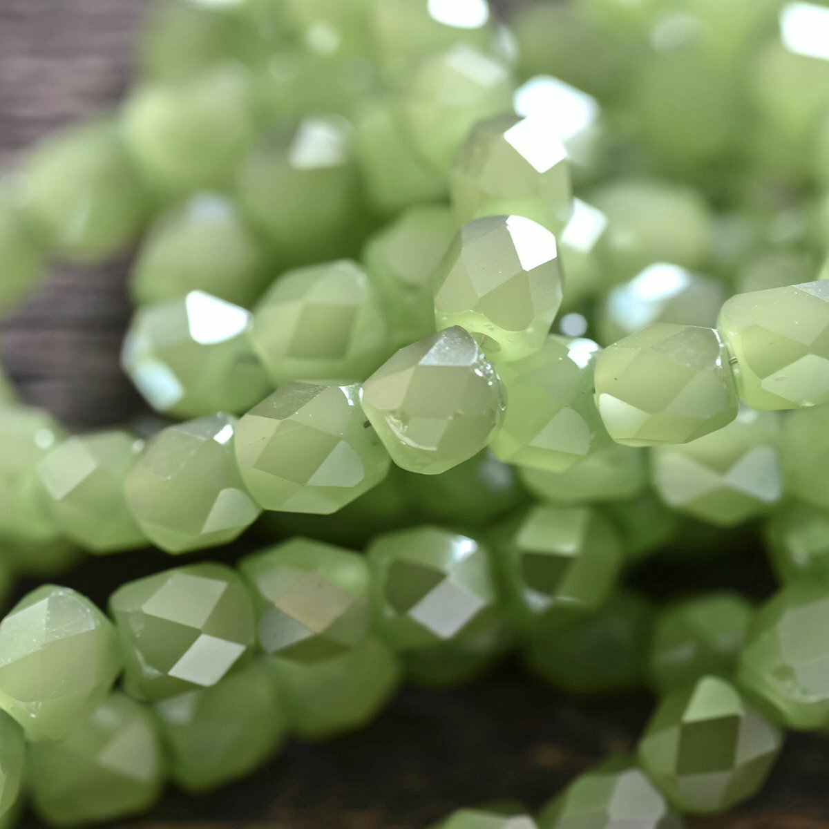 Бусины стеклянные бочонок 60 шт, граненые 4x4 мм, цвет зеленый перламутровый