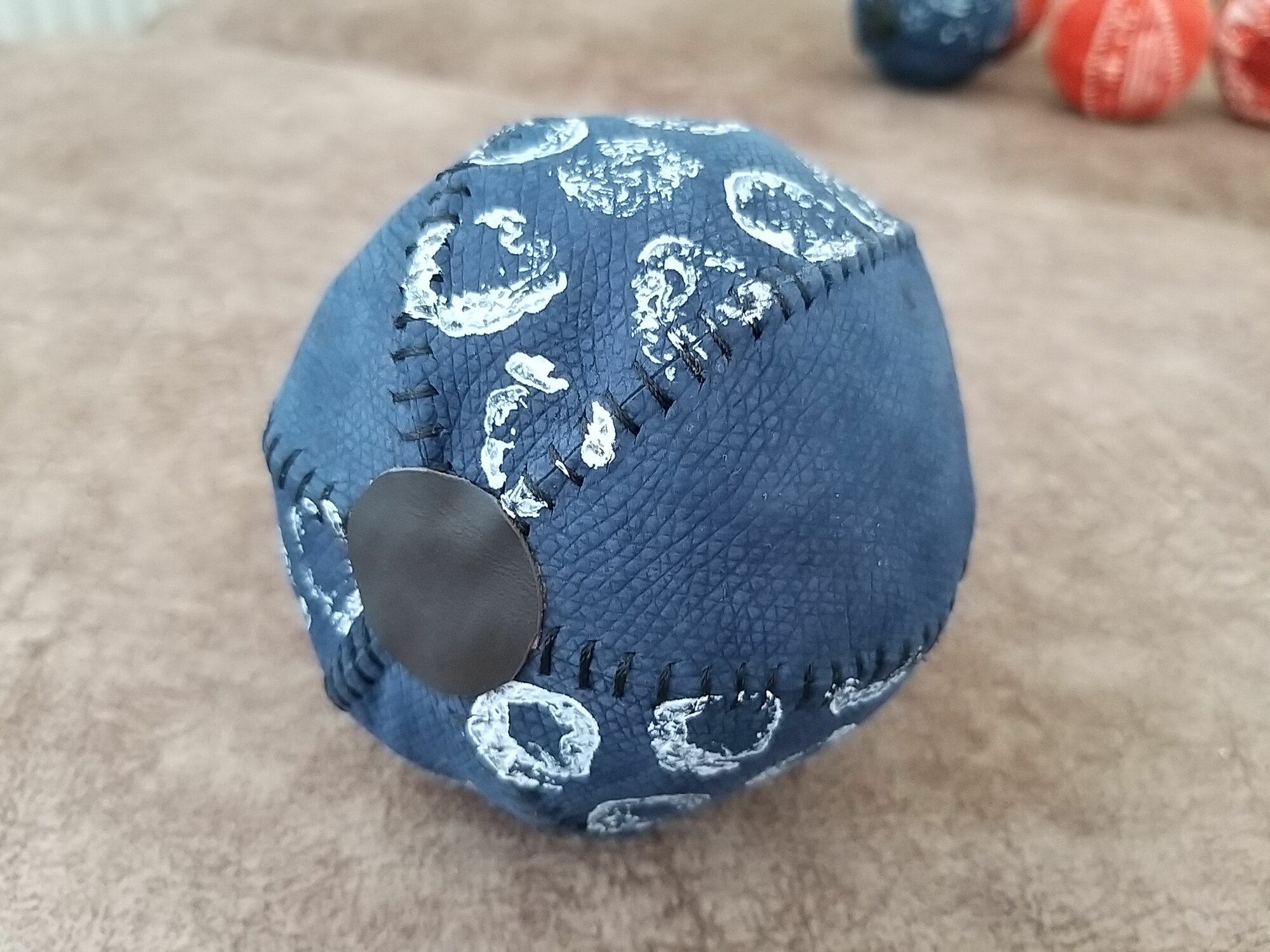 Мяч кожаный для игр с собакой, игровой, бесшумный, легкий, погремушка, 10 см