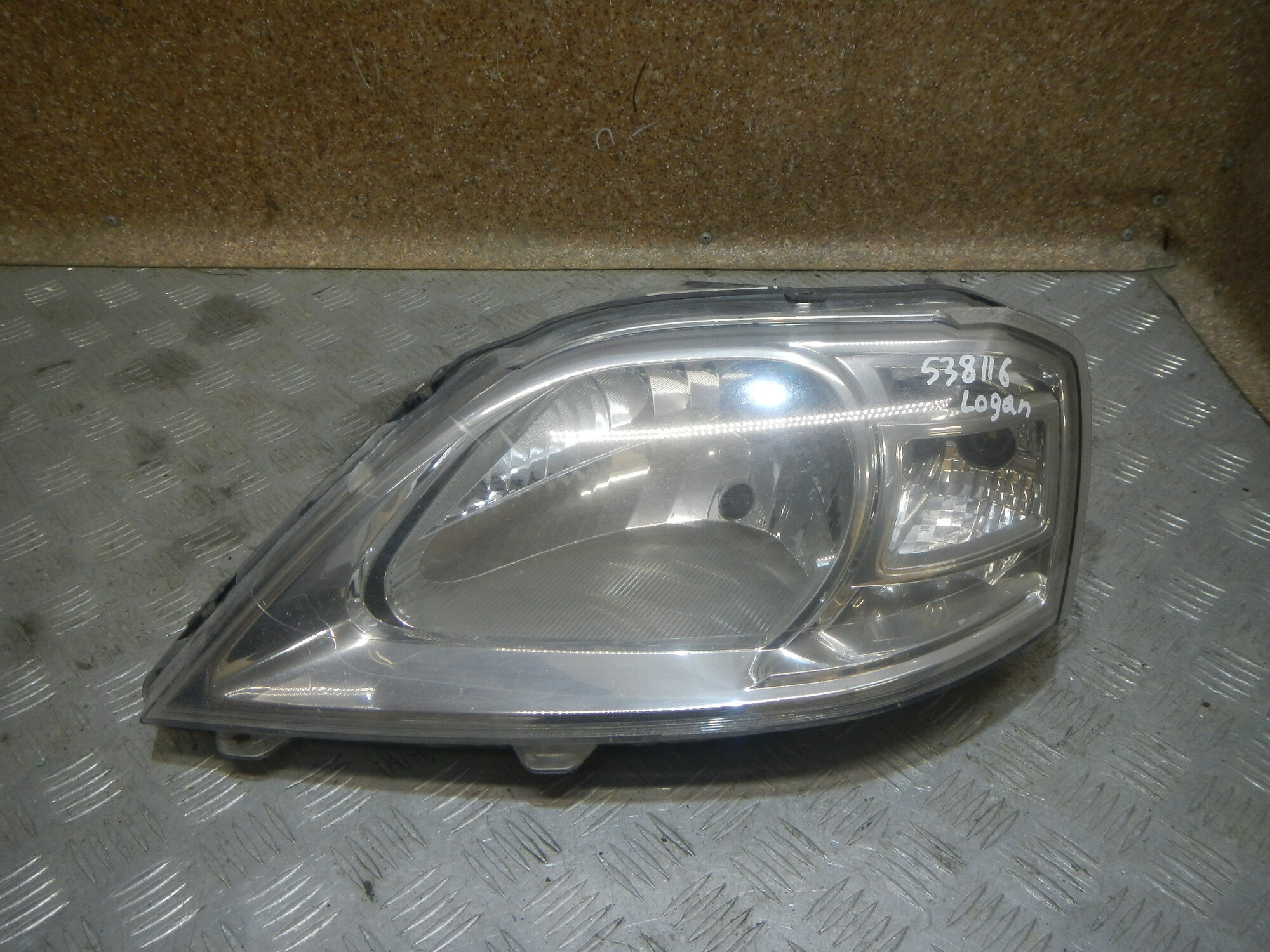 Б/У Фара левая, Renault (Рено)-LOGAN (05-) RENAULT LOGAN (05-) 10- Сломано 4 крепления, отколот кусок корпуса, царапины н...