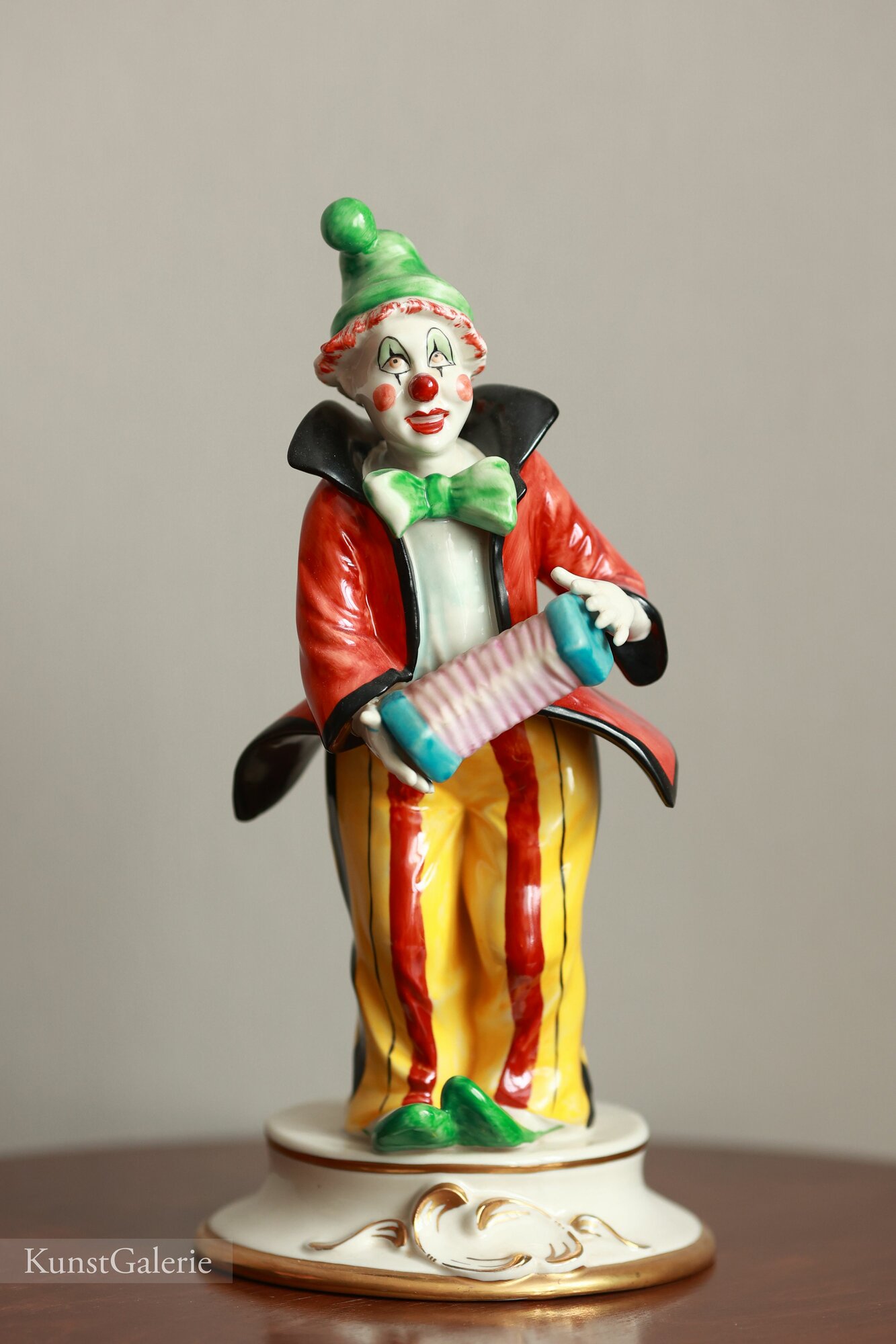 Фарфоровая статуэтка "Клоун с гармошкой" Каподимонте, Виллари - Сlоwn Ciоcco - Сesare Villari, Capodimonte - Italy