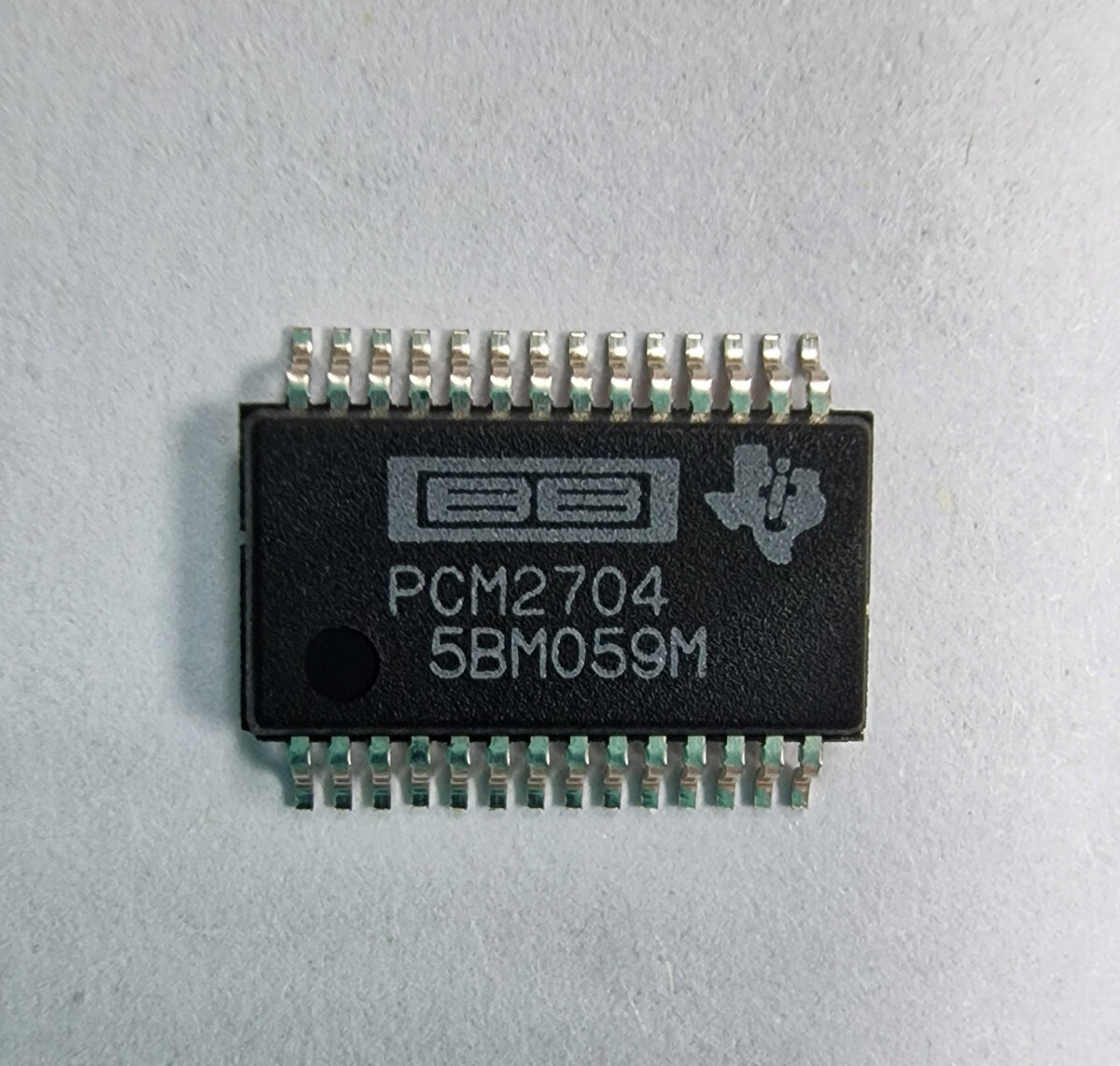 Микросхема PCM2704