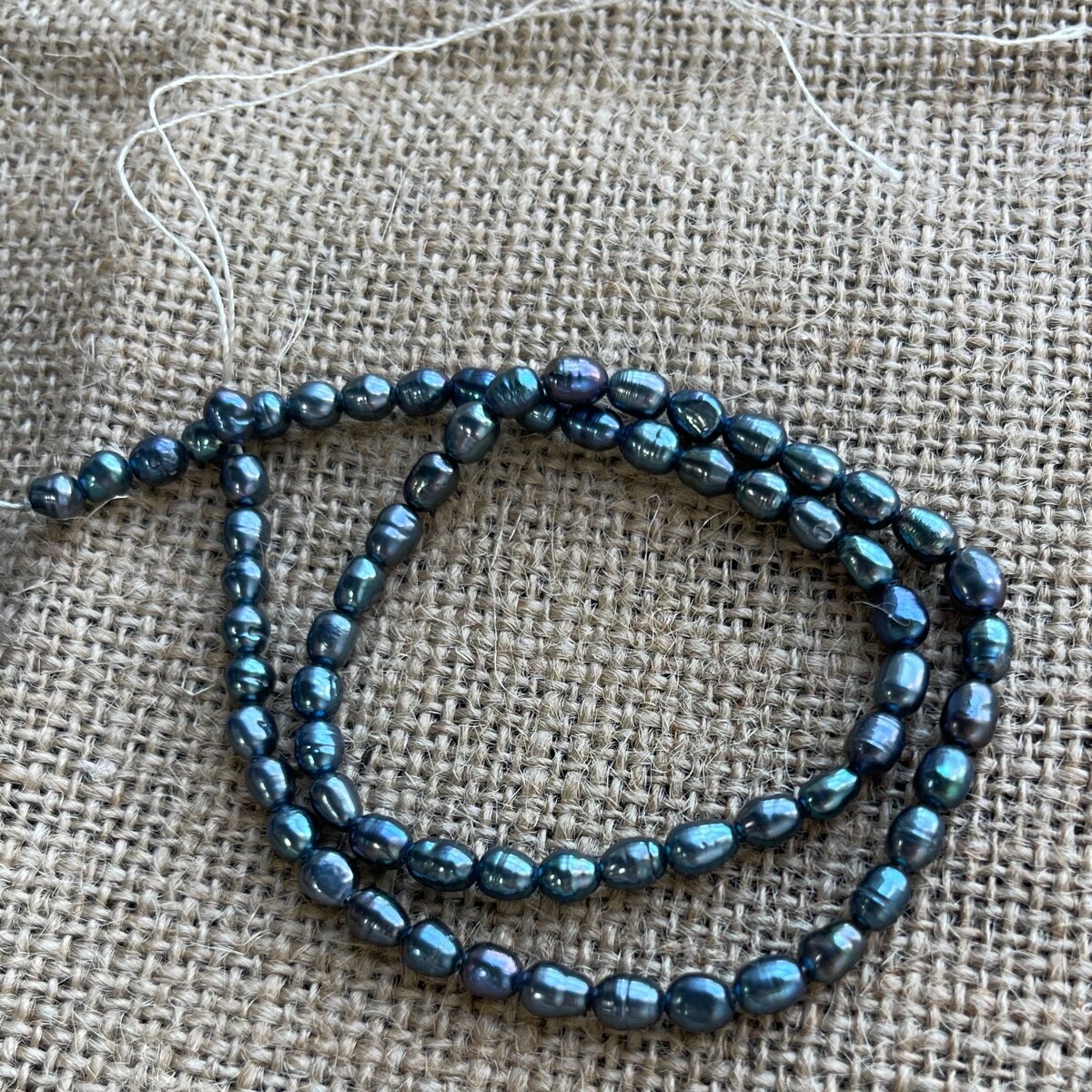 Черный натуральный пресноводный жемчуг 4-5 мм