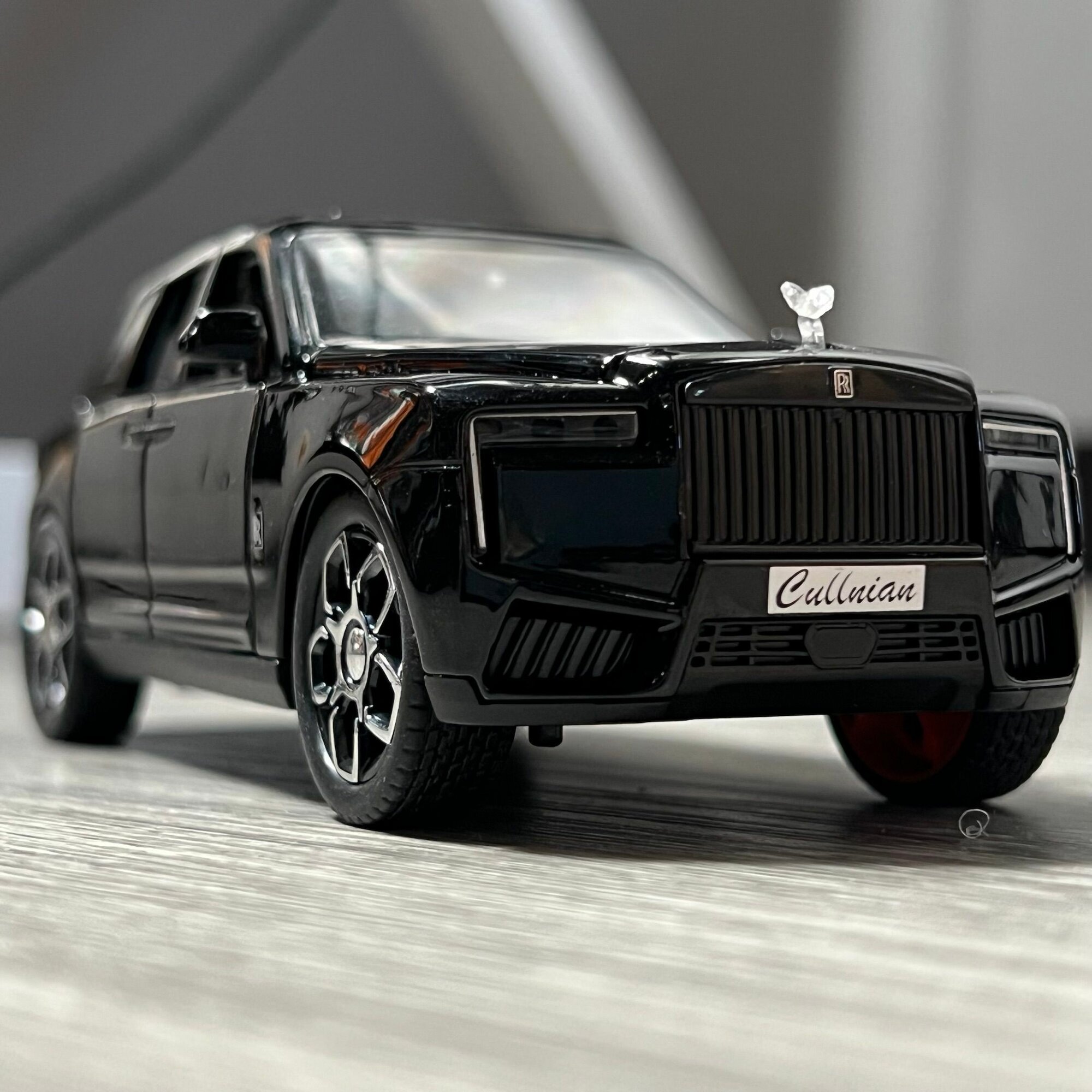 Модель микроавтомобиля 1:32 Rolls Royce Cullinan роскошный салон, Модель из сплава, Коллекционирование автомобилей, Звук и освещение