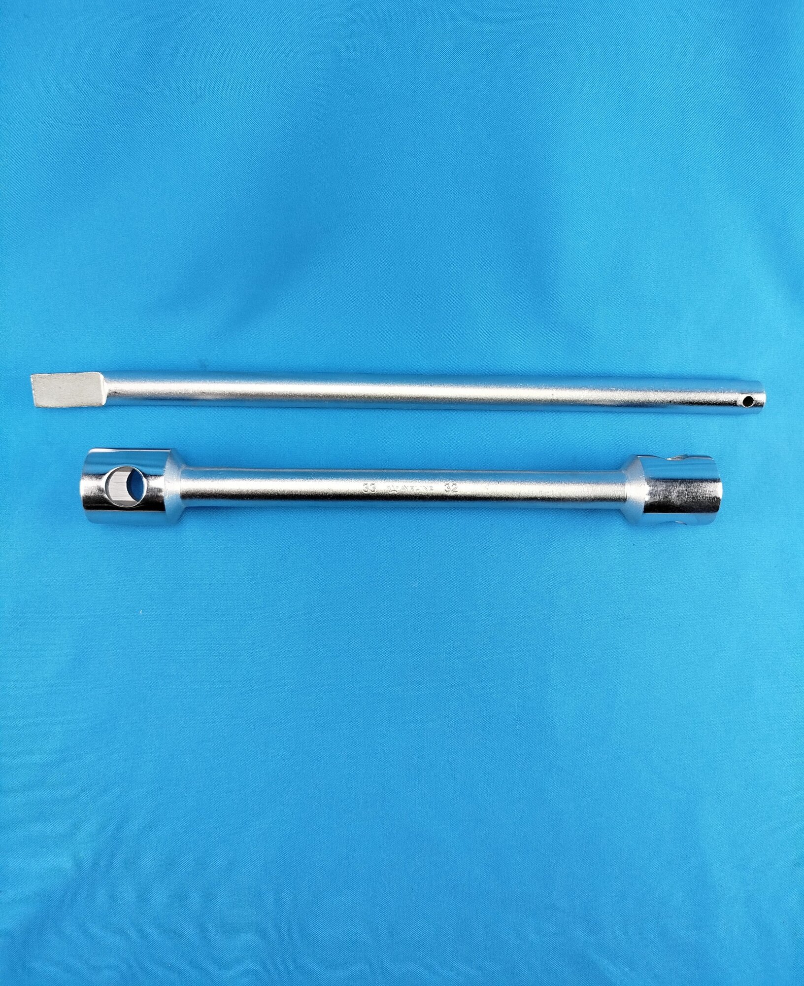 Ключ балонный "AIRLINE" торцевой с воротком 32х33х400мм