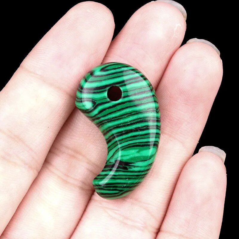 Магатама из агата Изумрудный, 2pcs, Malachite