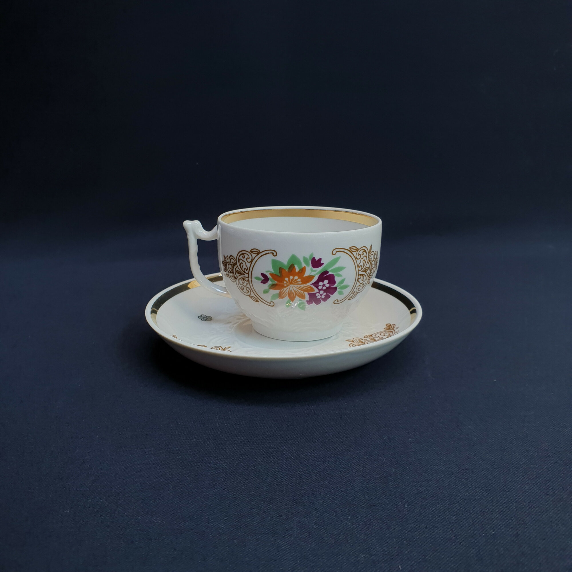 Чайная пара Вербилки 200 мл, рельефный фарфор, деколь, позолота, винтаж СССР.
