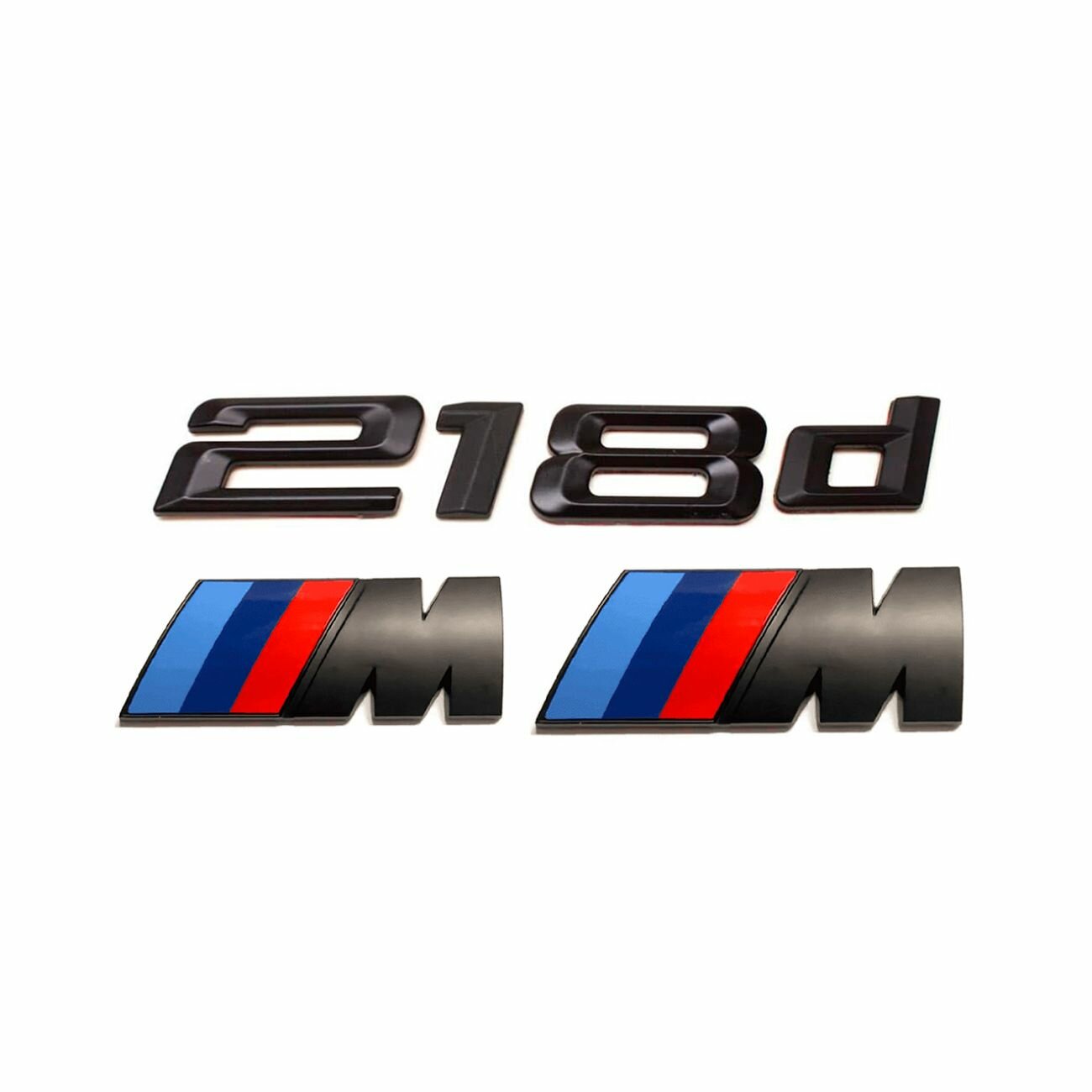 Комплект: шильдик на багажник 218 d для BMW 2 ой серии + 2 эмблемы на крыло M-performance черный мат