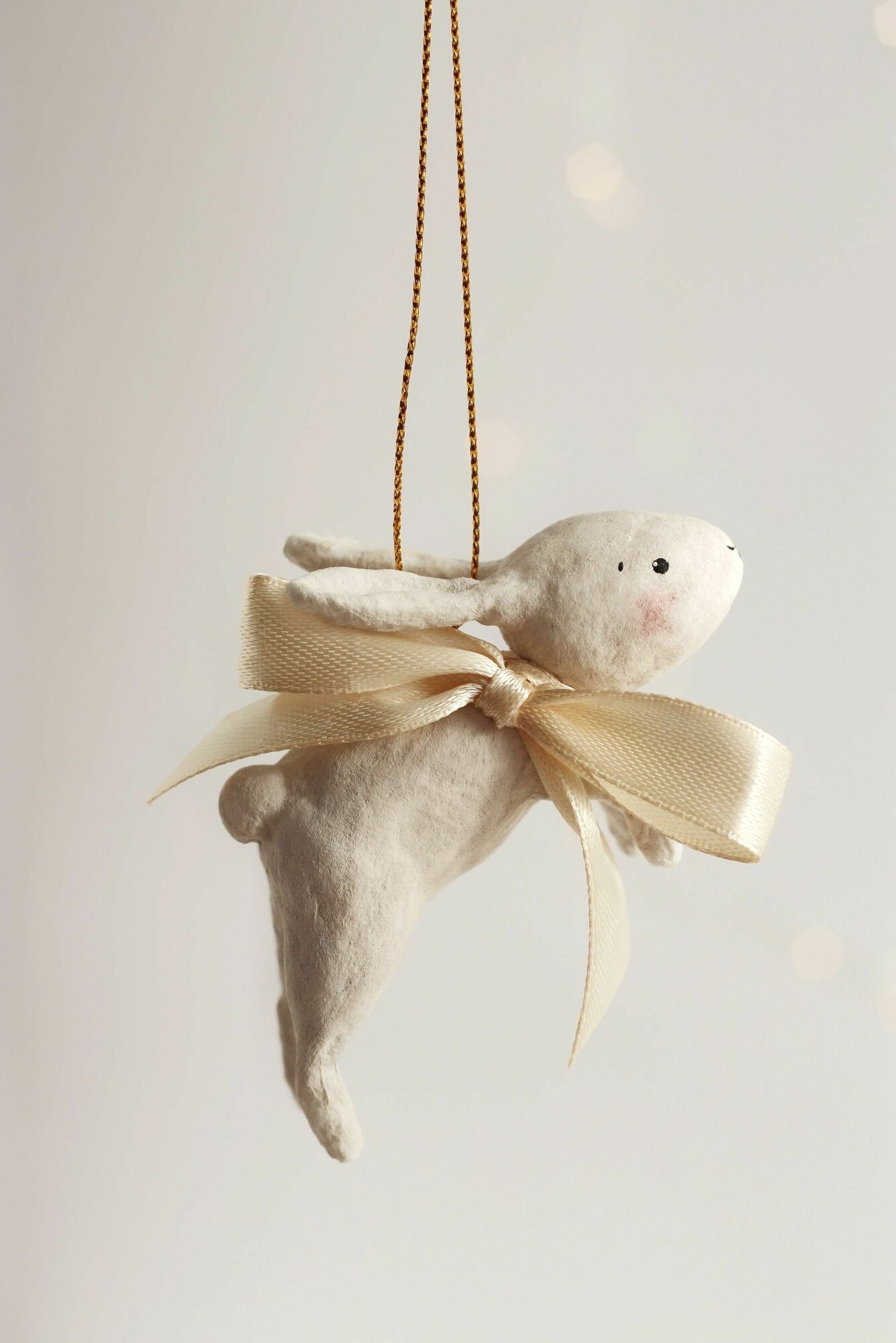 Авторская елочная ватная игрушка кролик с шелковым бантом в полете