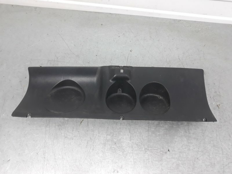 Накладка Audi А4 8D2 ARG 1999 (б/у) 8d1857131