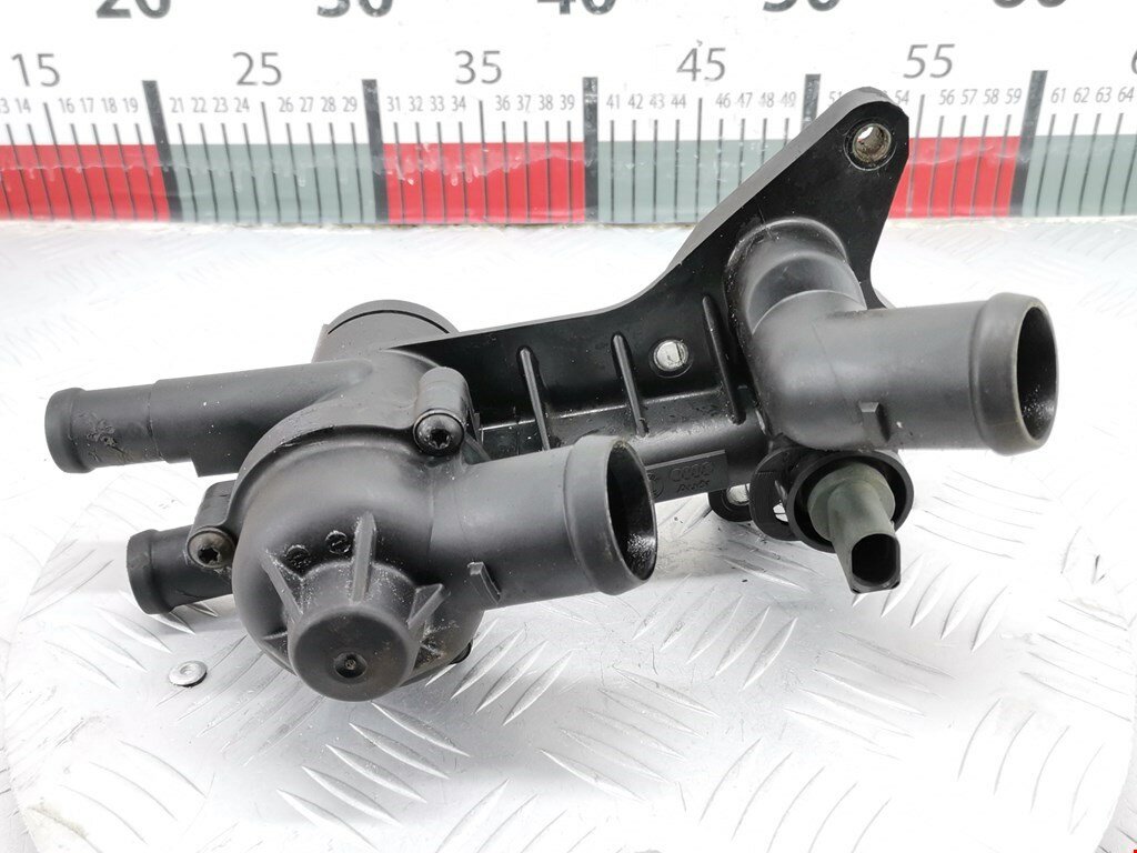 Корпус термостата Volkswagen Polo 4 03C121111B арт. 1759377