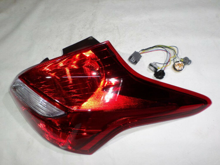 Фонарь правый 1719704, 1708831, 1752203 42119320 Форд Фокус 3 Хэтчбек c 2011 года RP-15906, - Atek