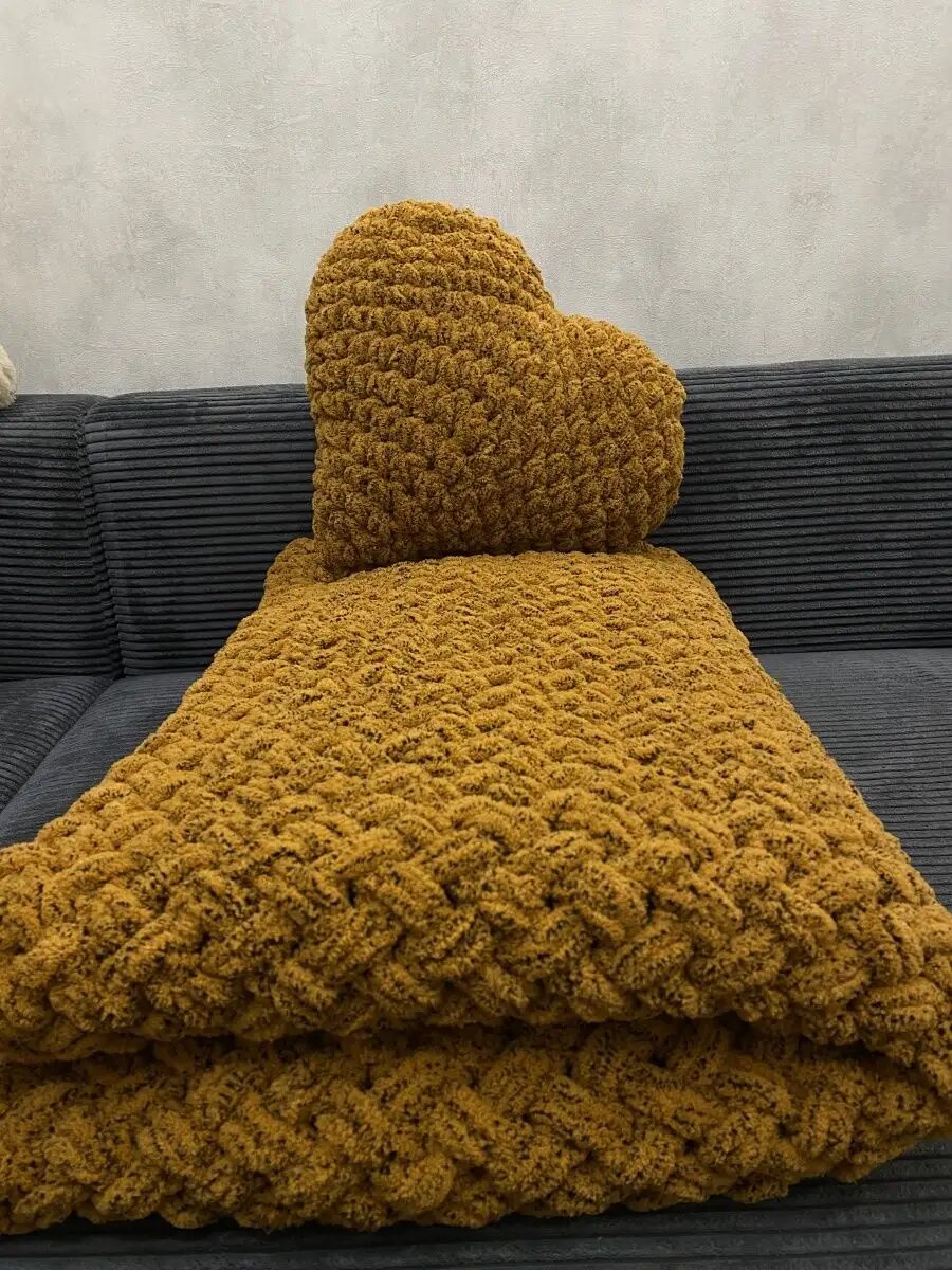 Плед 150x180 и подушка 40x40 Ручная работа из Alize Puffy