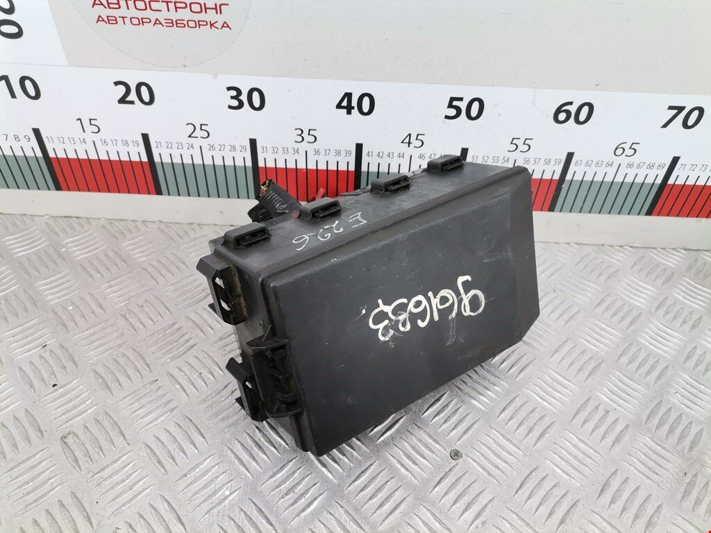 Блок предохранителей Ford Focus 1 98AG14A142AC арт. 961633