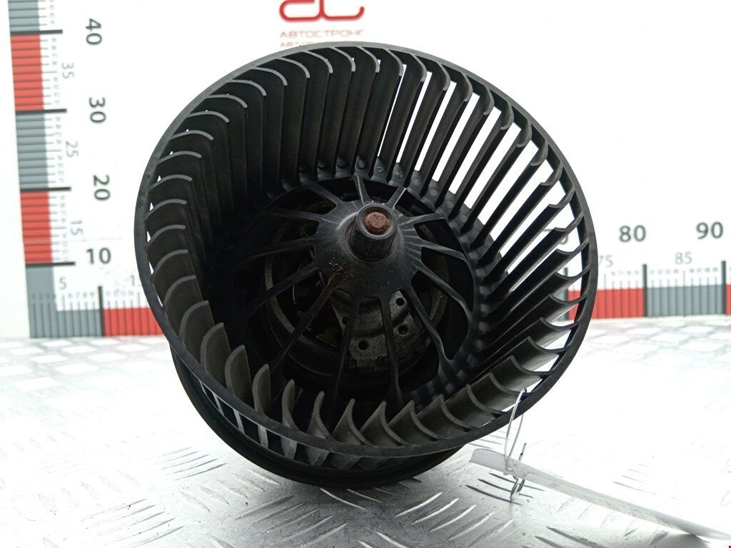 Моторчик печки (вентилятор отопителя) Ford Focus 2 1379569 арт. 1887328