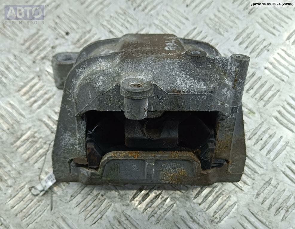 Подушка крепления двигателя Volkswagen Golf-5